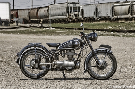 1954 BMW R25/3 Motorcycle: A Study in Class & Utility | TractionLife
