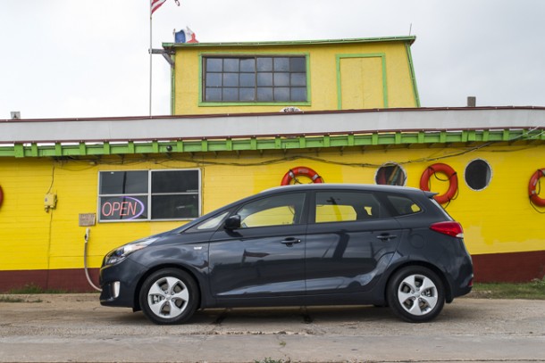 2014 Kia Rondo First Drive Review | TractionLife