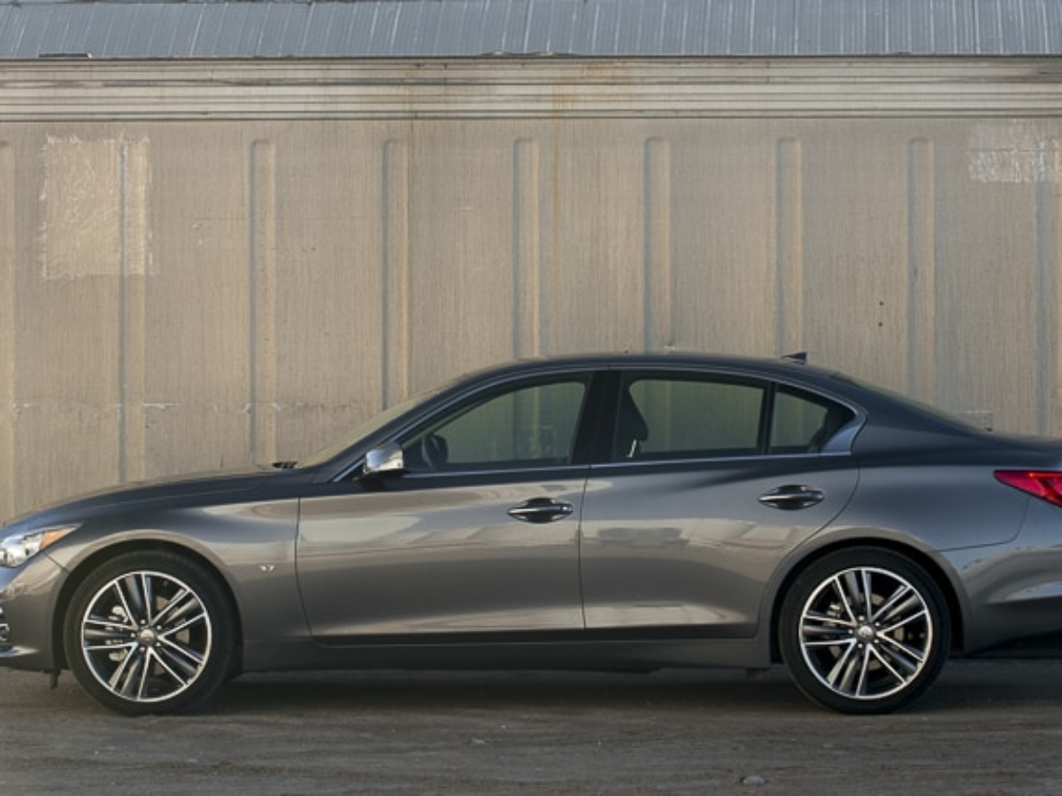 2015 Infiniti Q50 3.7: Style, Performance & the RAYS Wheel Option