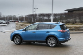 First Drive: 2016 Toyota RAV4 Hybrid Review | TractionLife