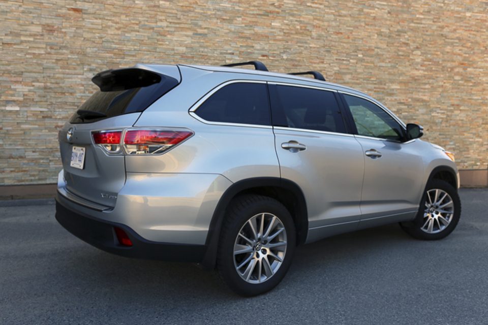 2016 Toyota Highlander XLE Review | TractionLife