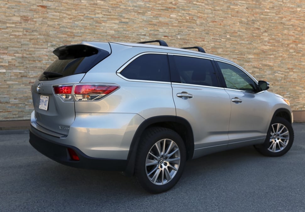 2016 Toyota Highlander XLE Review | TractionLife