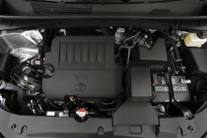 2016 Toyota Highlander XLE Review | TractionLife