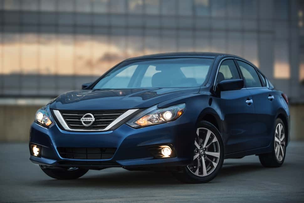 2016 Nissan Altima 2.5 SR Review | Looks Better But Needs the V6