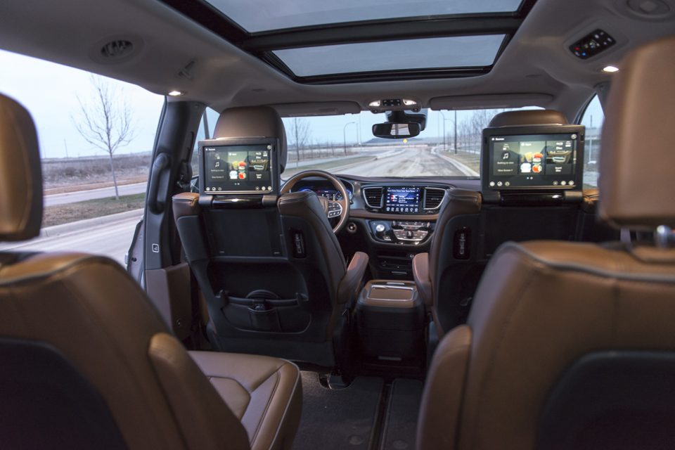 2017 Chrysler Pacifica Limited Review | TractionLife