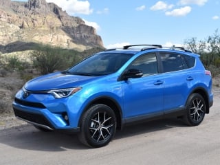 2017 Toyota RAV4 SE Hybrid Review: Is Fuel-Efficiency Enough?