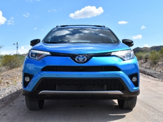 2017 Toyota RAV4 SE Hybrid Review: Is Fuel-Efficiency Enough?