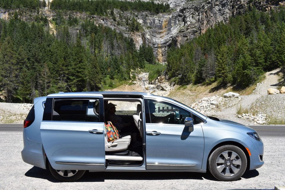 2017 Chrysler Pacifica Hybrid Review: Part 2 of 2 | TractionLife