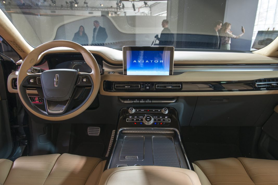 2020 Lincoln Aviator | World Debut First-Look at New Mid-Size SUV
