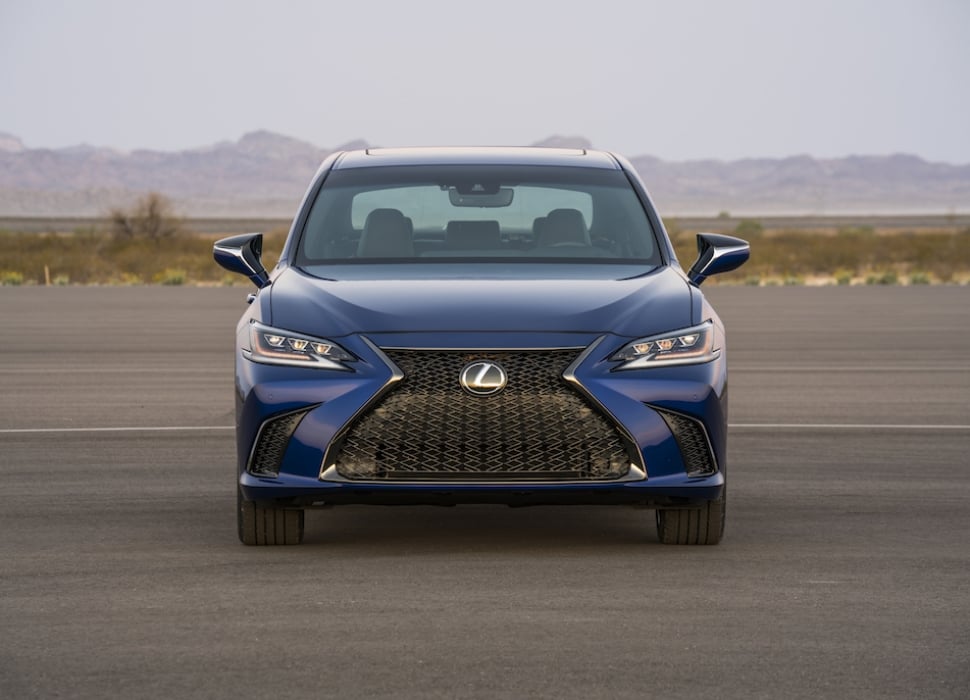 2019 Lexus ES 350 Review | tractionlife.com