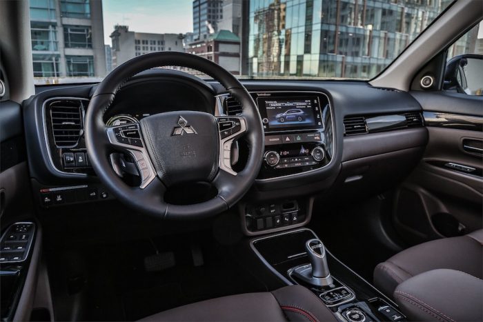 2018 Mitsubishi Outlander PHEV Specs: Breaking Down the Numbers