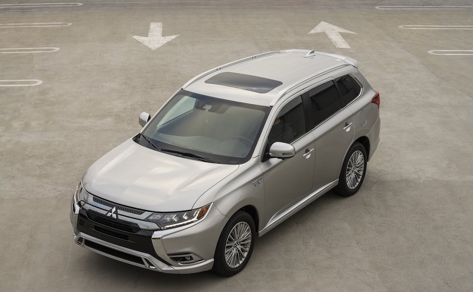 2019 Mitsubishi Outlander PHEV Review | tractionlife.com