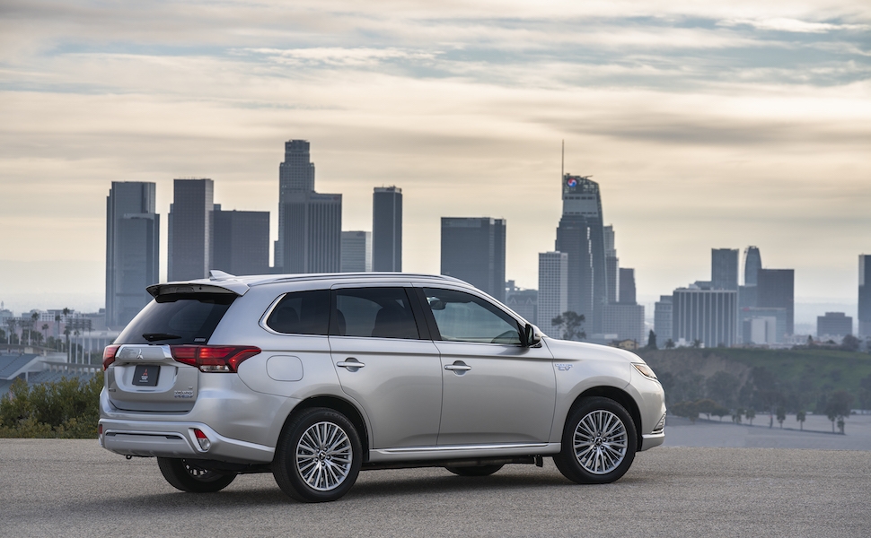 2019 Mitsubishi Outlander PHEV Review | tractionlife.com