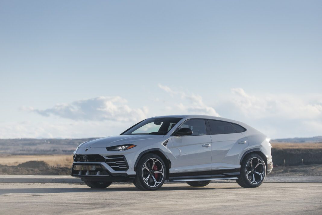 2019 Lamborghini Urus Review | The Noisy Yet Quiet Family SUV