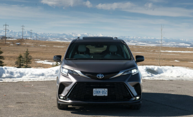 2021 Toyota Sienna XSE Review: The 'Sporty' Minivan? | TractionLife