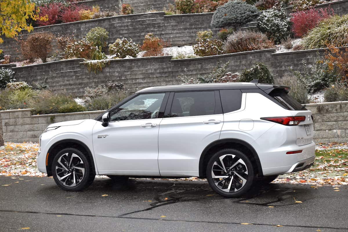 First Drive: 2023 Mitsubishi Outlander PHEV Review | TractionLife