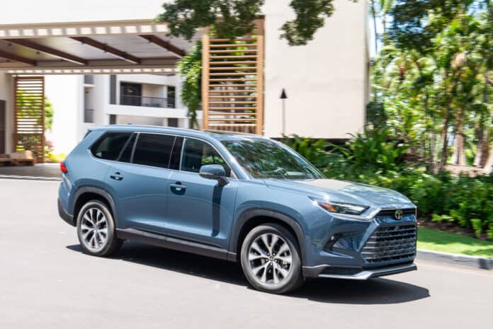 Grand Highlander Hybrid MAX Review: A Powerful Mid-Size SUV