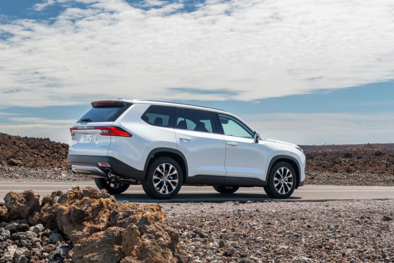 Grand Highlander Hybrid MAX Review: A Powerful Mid-Size SUV
