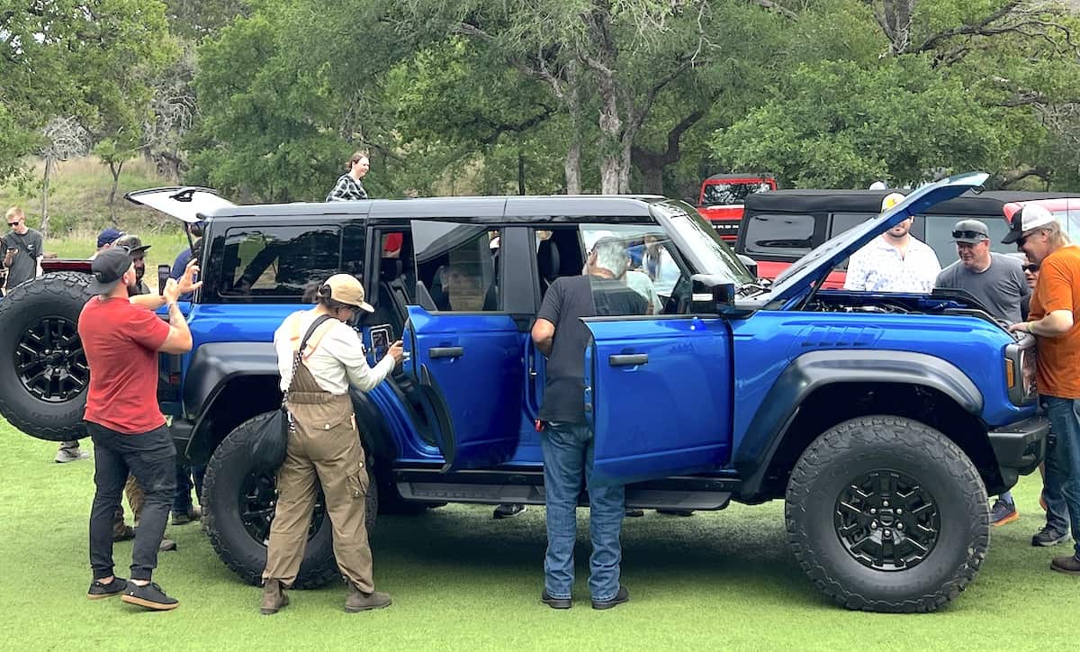 Bronco Raptor's Black Appearance Package Adds Sinister Looks