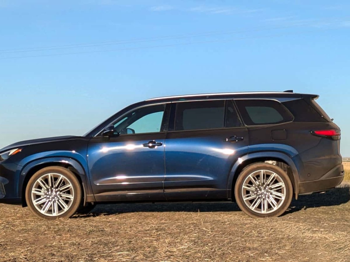 Is a Lexus TX Worth More Than a High-Spec Toyota Grand Highlander?
